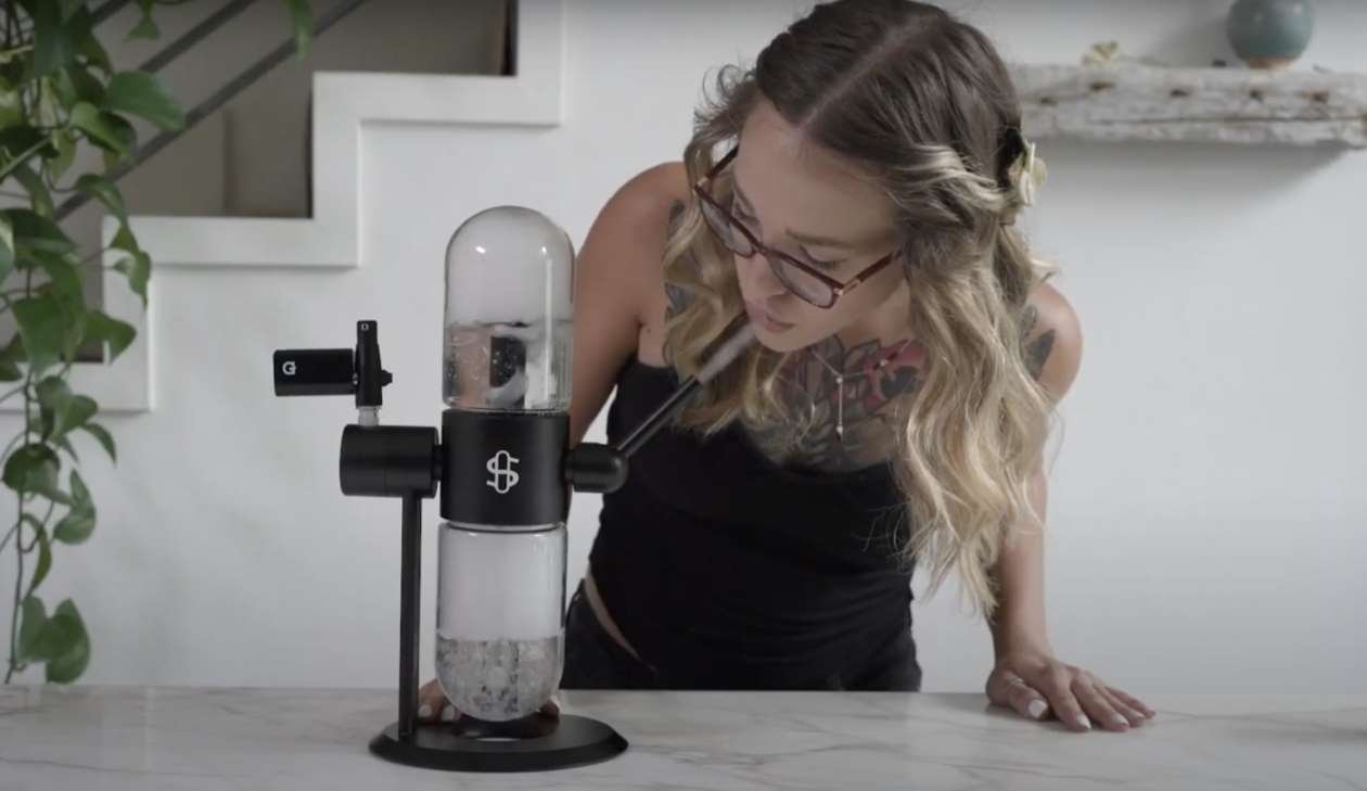 How To Make A Gravity Bong: The Ultimate Guide - MobbiTech