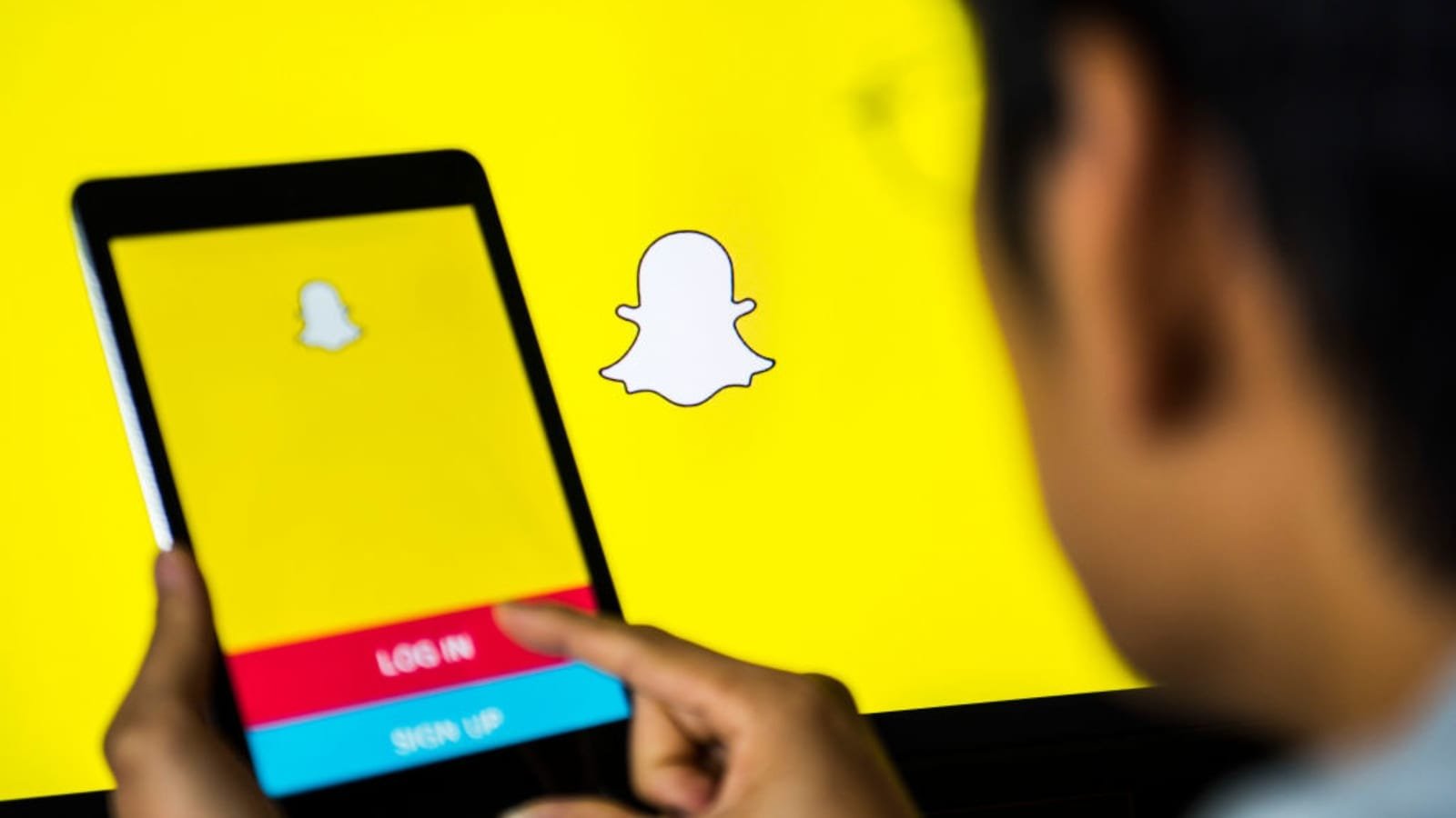 How To Make A Group Chat On Snapchat - MobbiTech