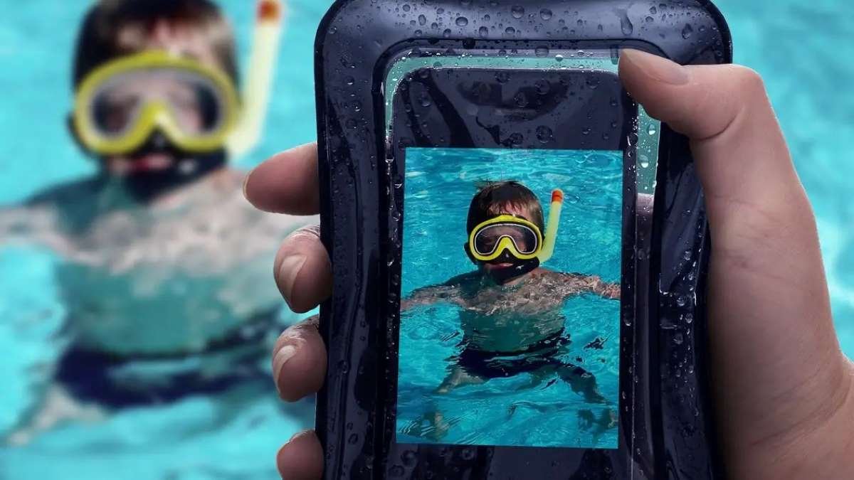 Best Waterproof Phone Cases for Underwater Photography - MobbiTech