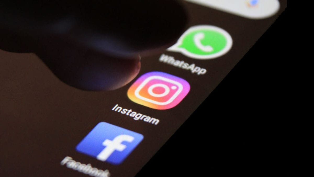 What Does “FS” Mean, And How To Use In Text & Slang - MobbiTech