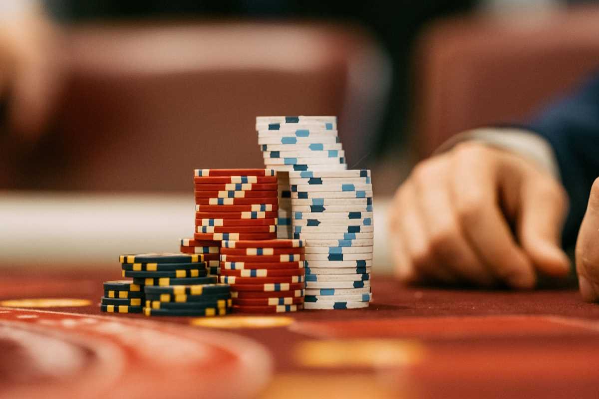 Everything You Should Know Before Playing Poker Blinds - MobbiTech