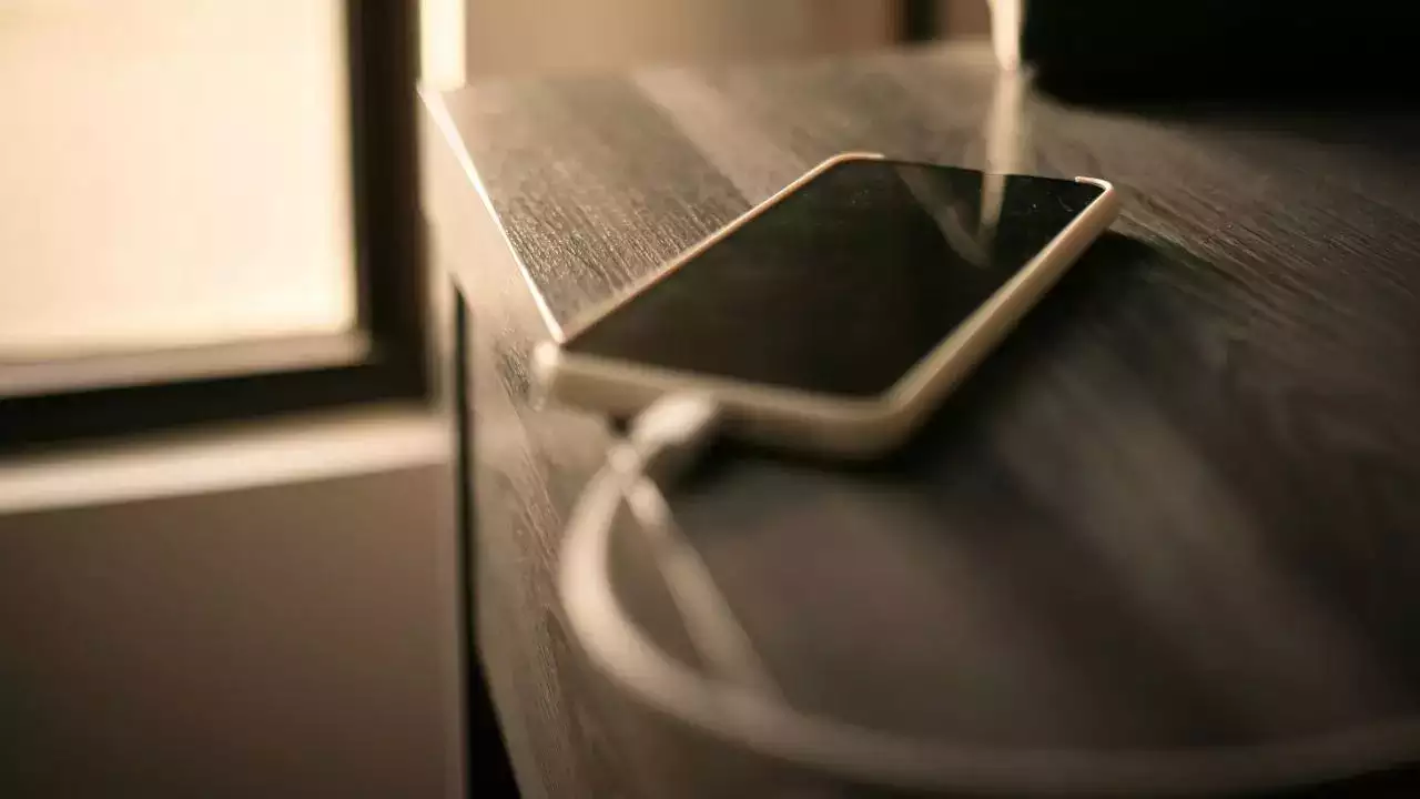 Does The Long USB Cable Make Charging Slow - Explained - MobbiTech